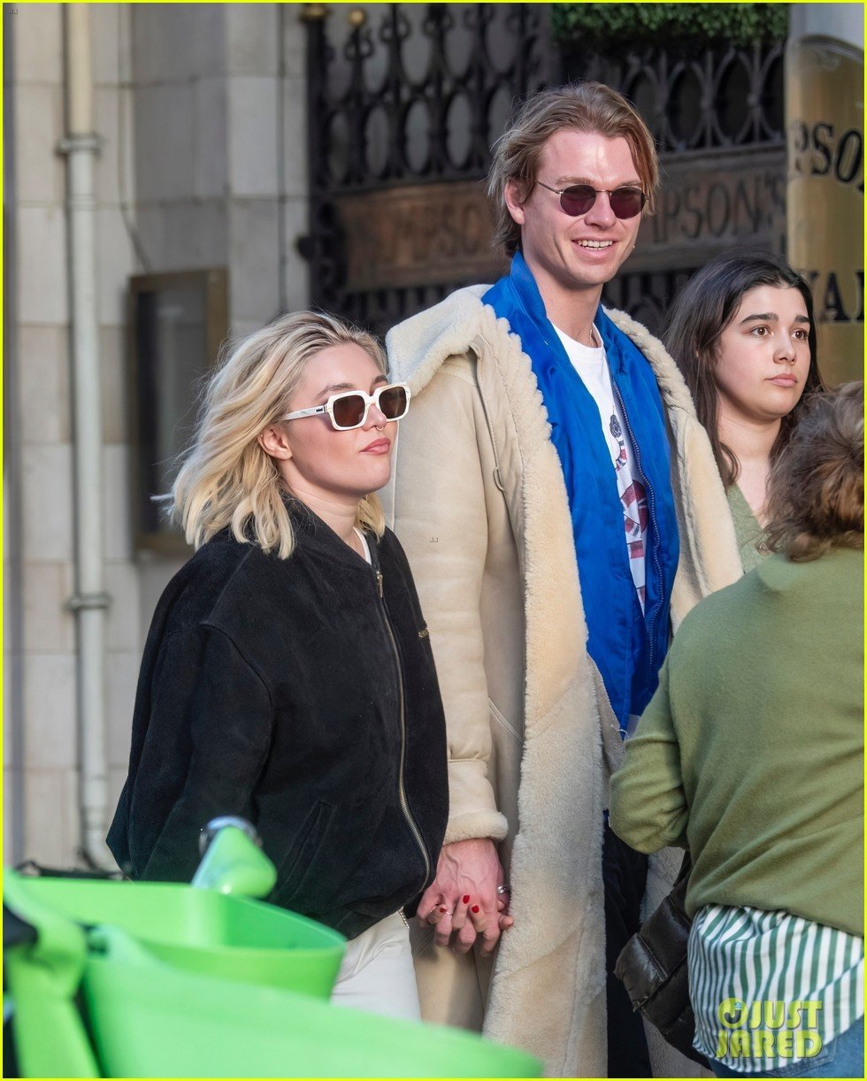 Florence Pugh Holds Hands With New Boyfriend Charlie Gooch During ...