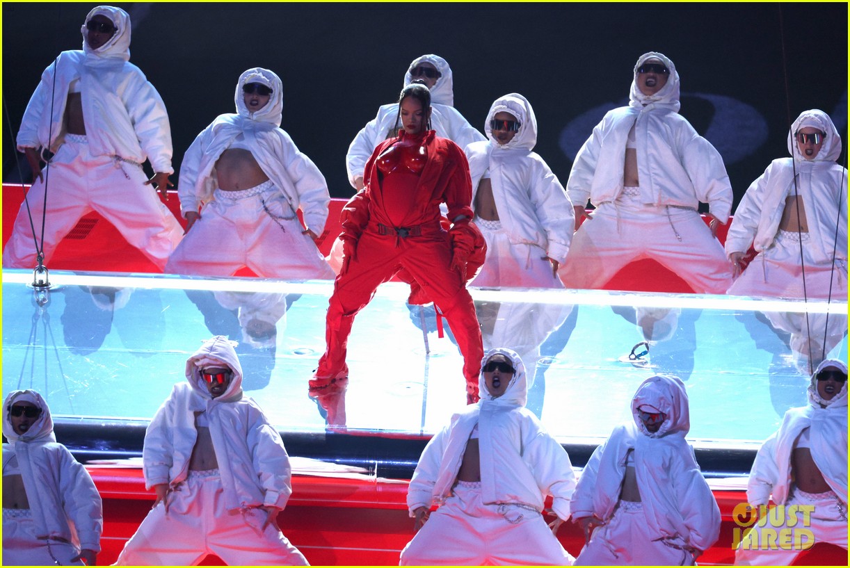 Rihanna: Super Bowl Halftime Show 2023 - Video, Set List, & Photos Revealed!: Photo 4893114 ...