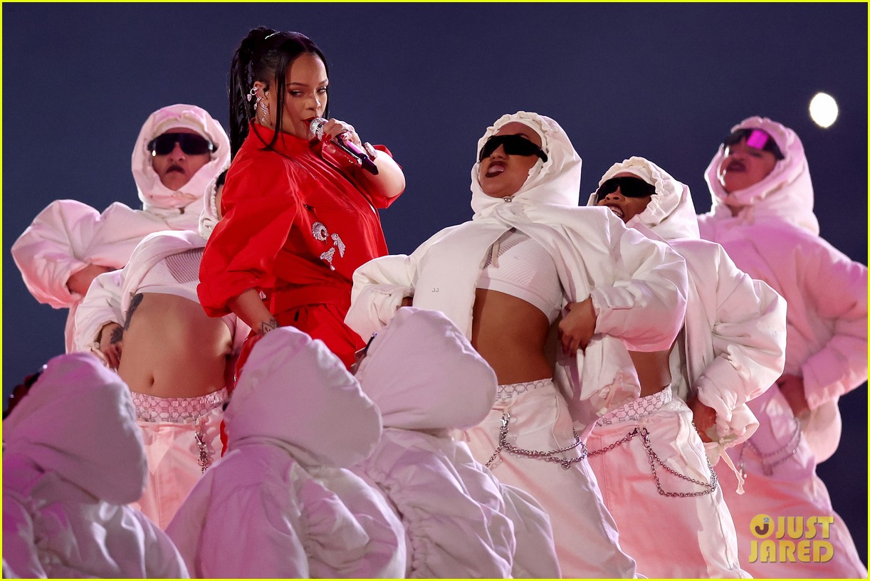 Rihanna: Super Bowl Halftime Show 2023 - Video, Set List, & Photos Revealed!: Photo 4893132 ...