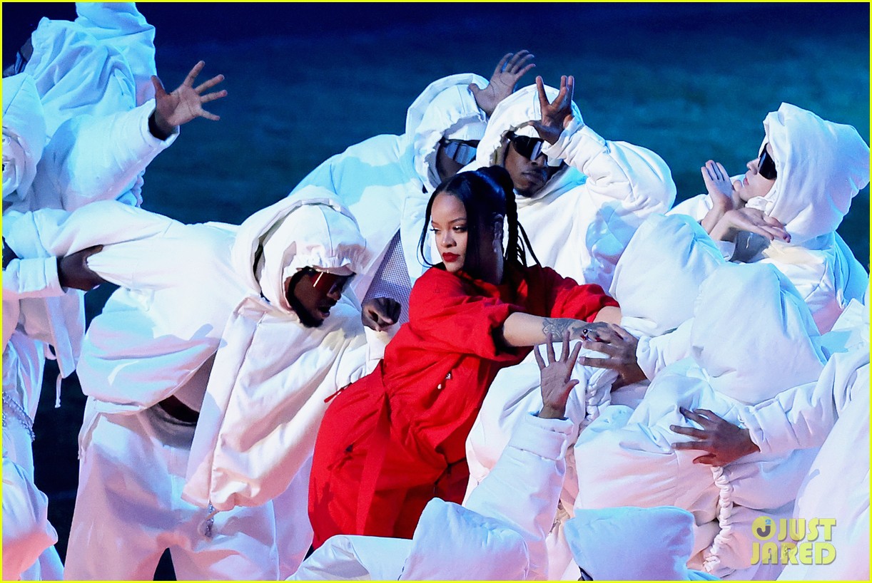 Rihanna: Super Bowl Halftime Show 2023 - Video, Set List, & Photos Revealed!: Photo 4893149 ...
