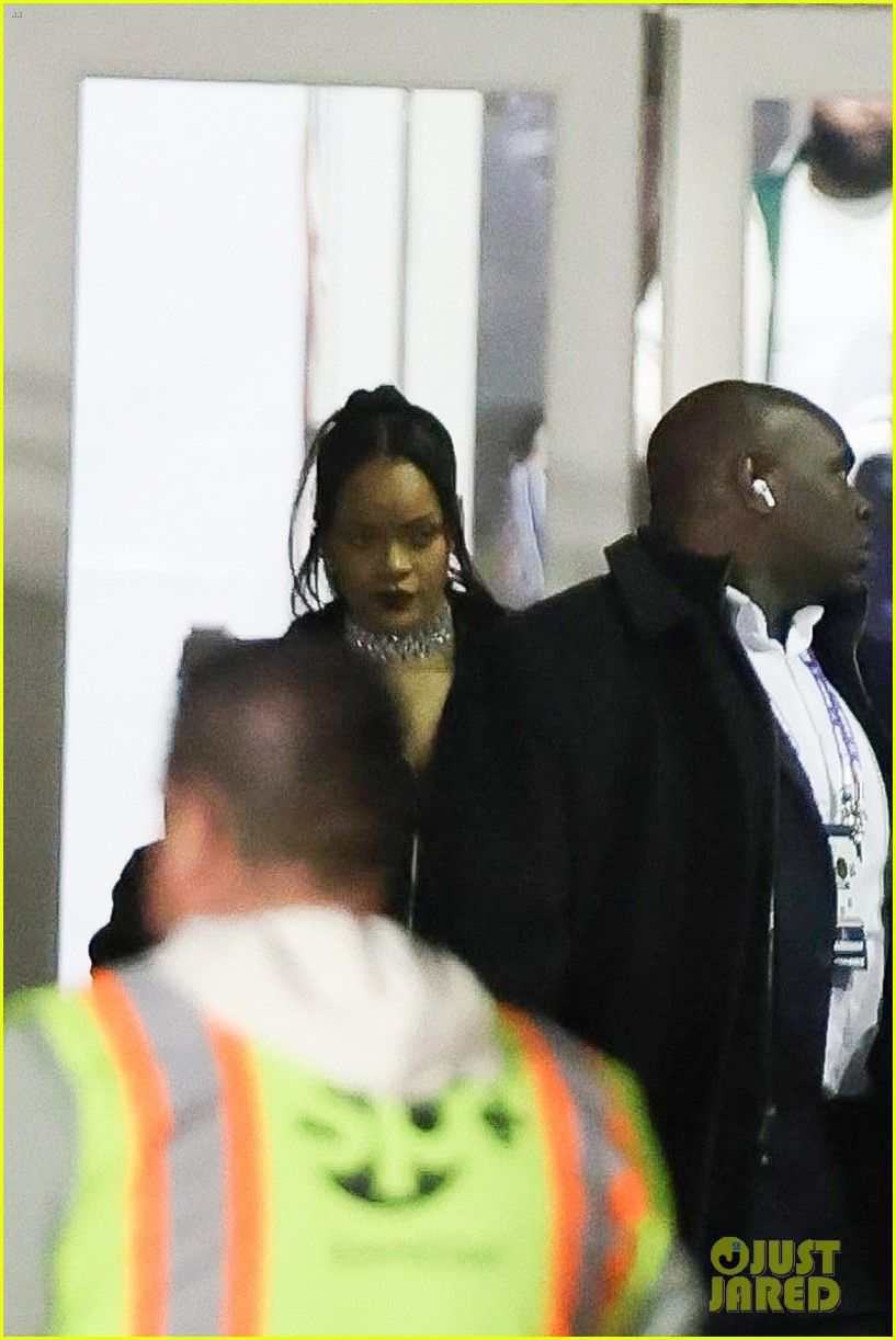 Pregnant Rihanna Makes Low Key Exit Following Her Super Bowl ...