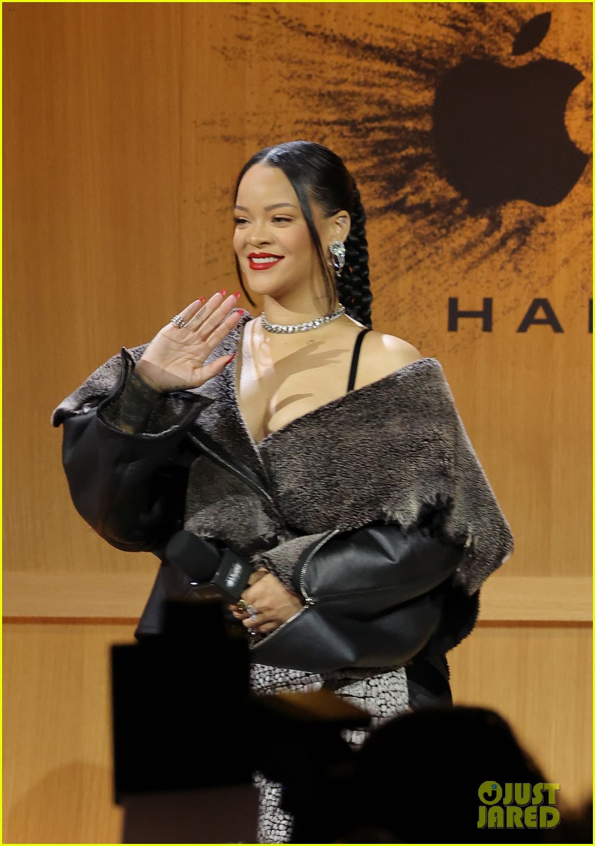 Rihanna's Apple Music Halftime Show Press Conference - Watch Live ...