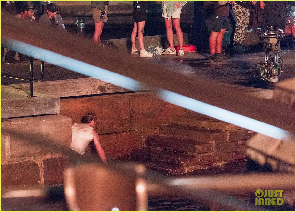 Photo: ryan gosling sprayed down boat scene fall guy sydney 54 | Photo ...