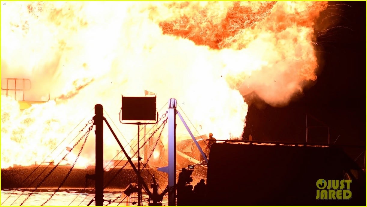 Photo: ryan gosling sprayed down boat scene fall guy sydney 95 | Photo ...