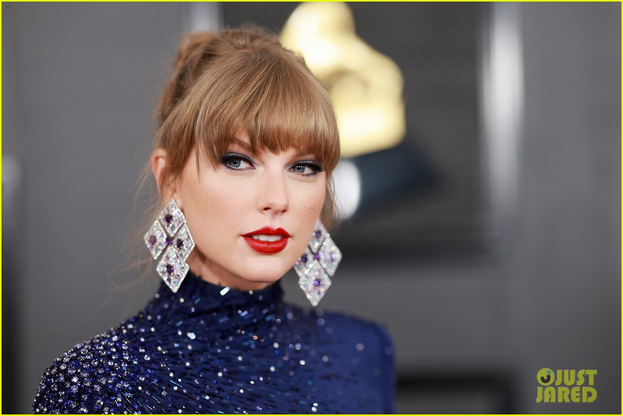 Who Is Taylor Swift Sitting Next to at Grammys 2023? Get the Scoop on ...