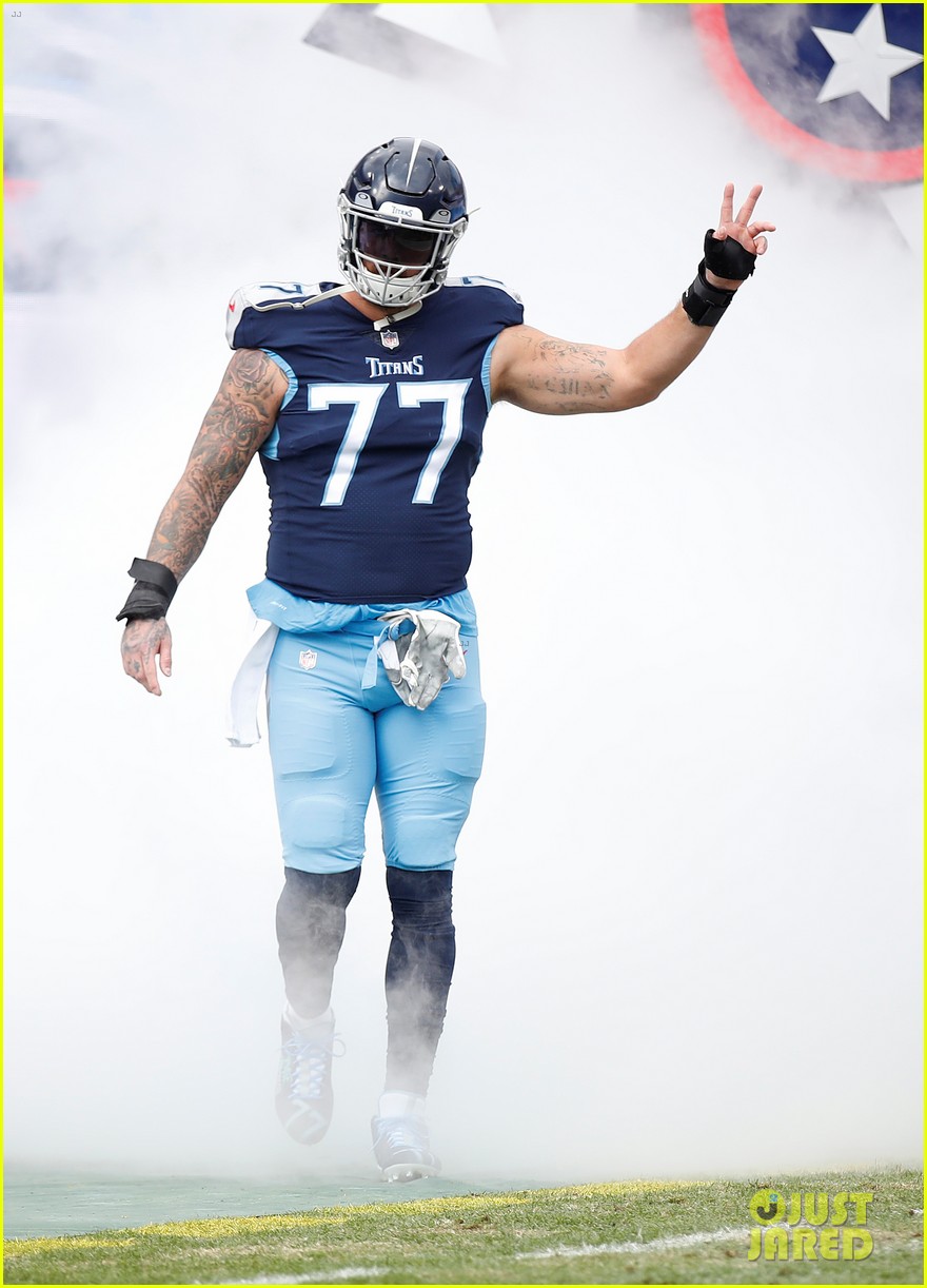 Who Is Taylor Lewan? He's Married With Wife & Kids, But Is Now Confused ...