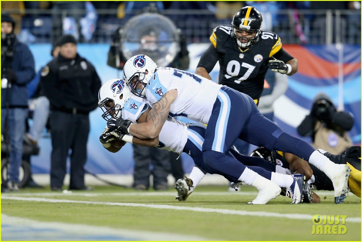 Who Is Taylor Lewan? He's Married With Wife & Kids, But Is Now Confused ...