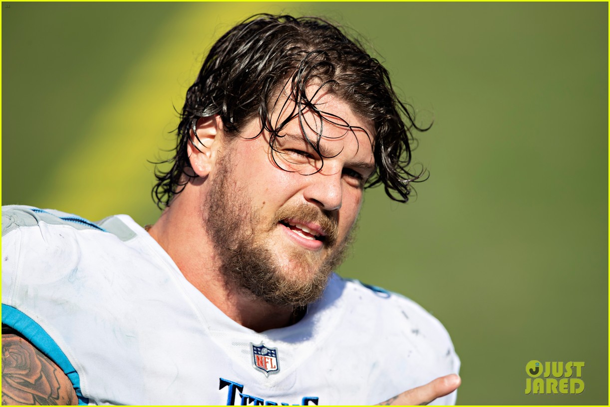 Who Is Taylor Lewan? He's Married With Wife & Kids, But Is Now Confused ...