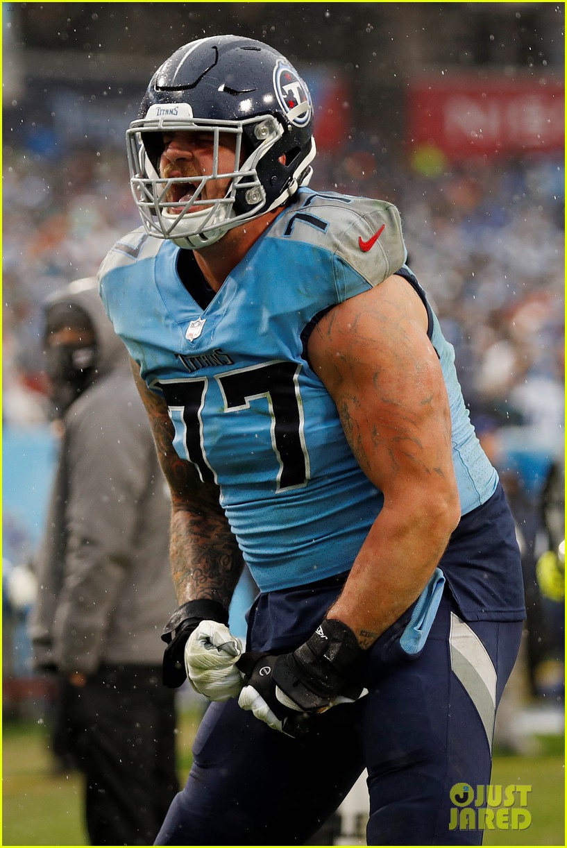 Who Is Taylor Lewan? He's Married With Wife & Kids, But Is Now Confused ...