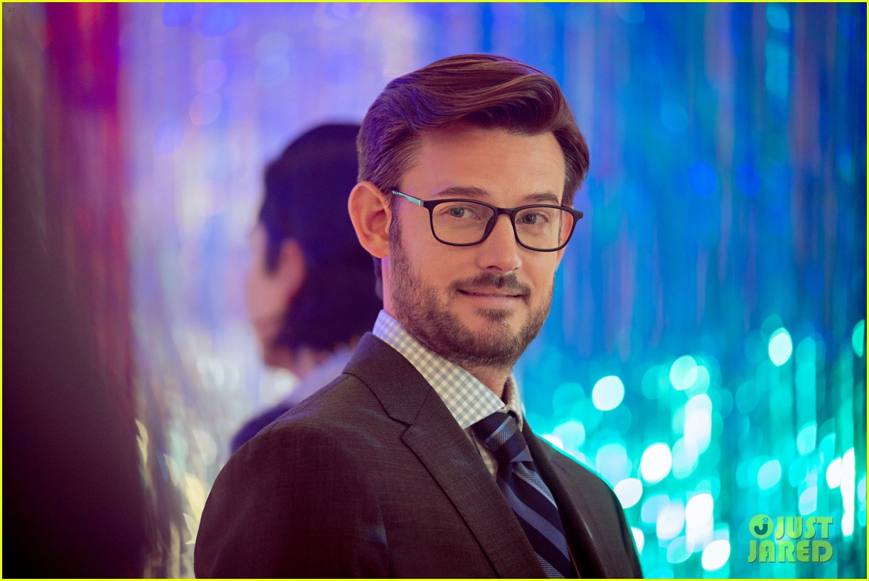 Chyler Leigh & Evan Williams Go Back To The 90s on Hallmark's 'The Way ...