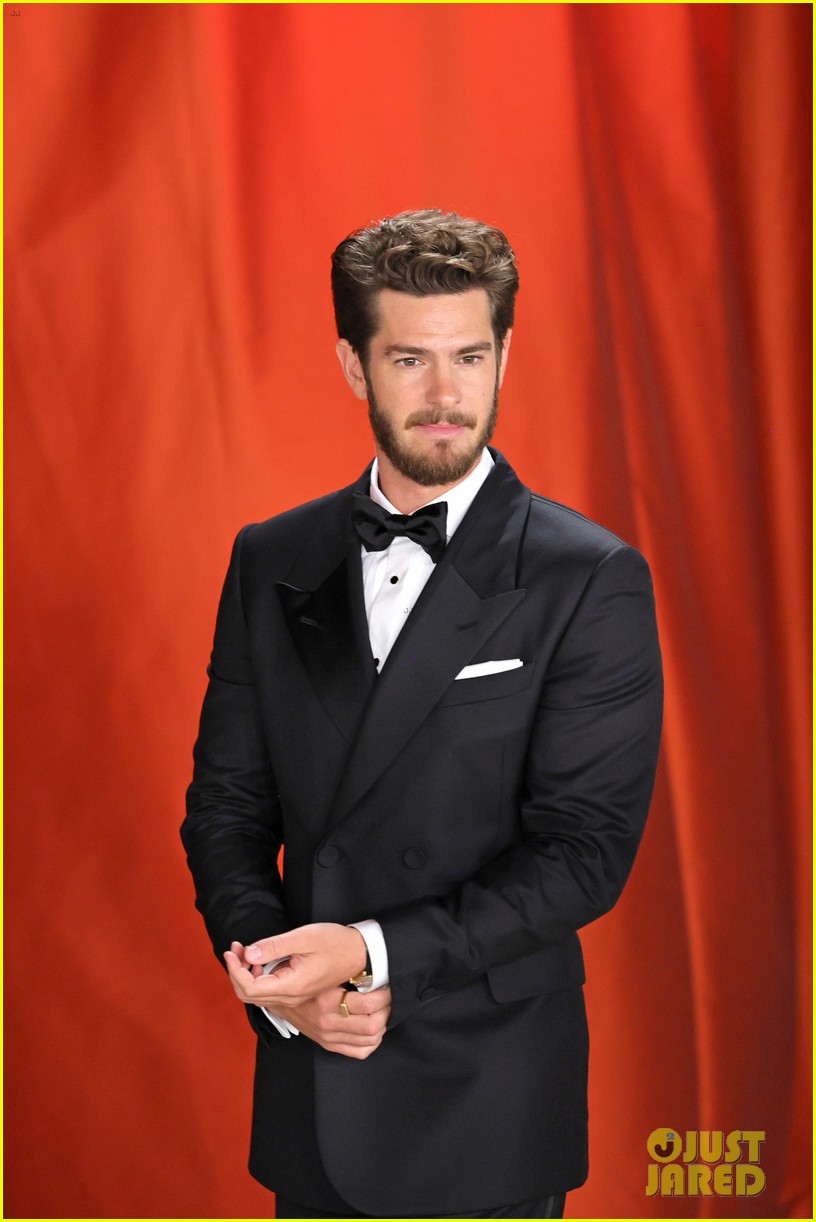 Presenter Andrew Garfield Stays Classic in a Fitted Tuxedo for Oscars ...