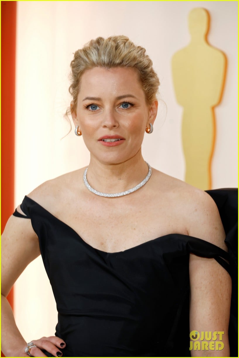 What Happened to Elizabeth Banks' Voice? Actress Apologizes for Raspy ...