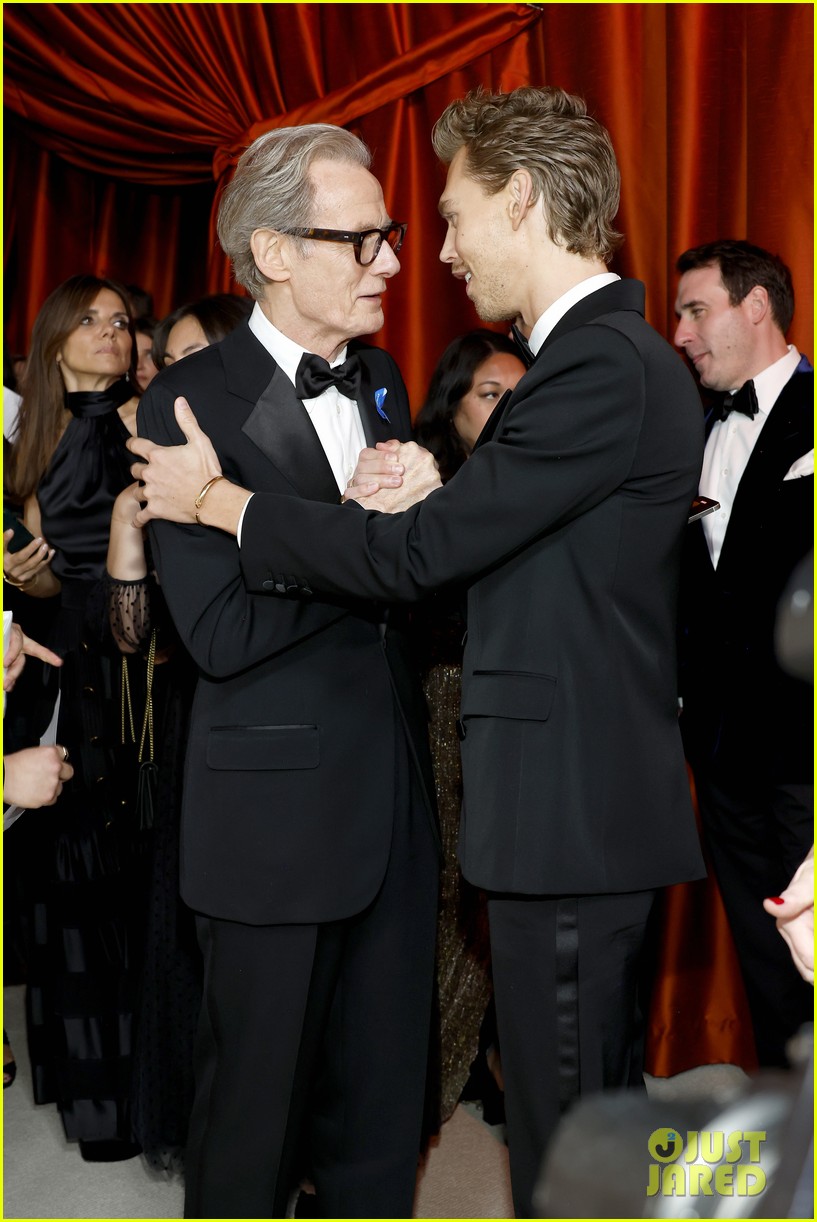 Austin Butler Goes Classic for Oscars 2023 Red Carpet (& He Revealed ...