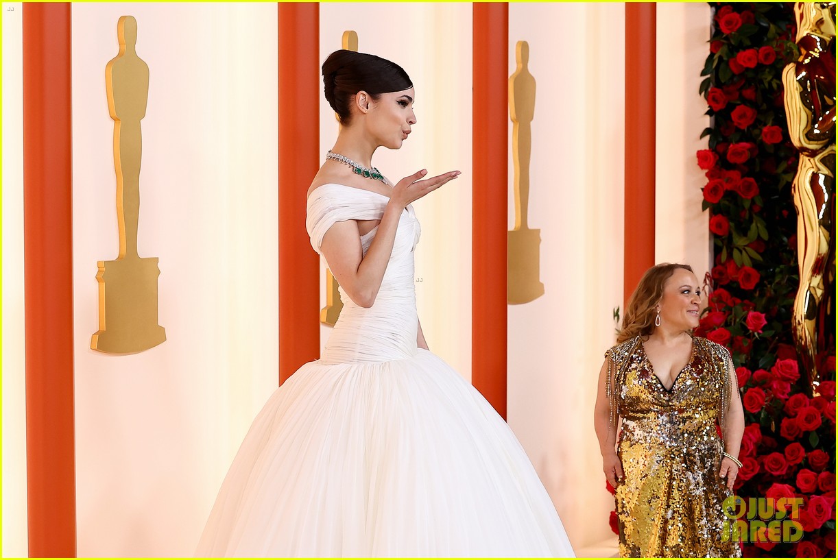 'Applause' Performer Sofia Carson Stuns in Princess Gown on Oscars 2023 Red Carpet: Photo ...