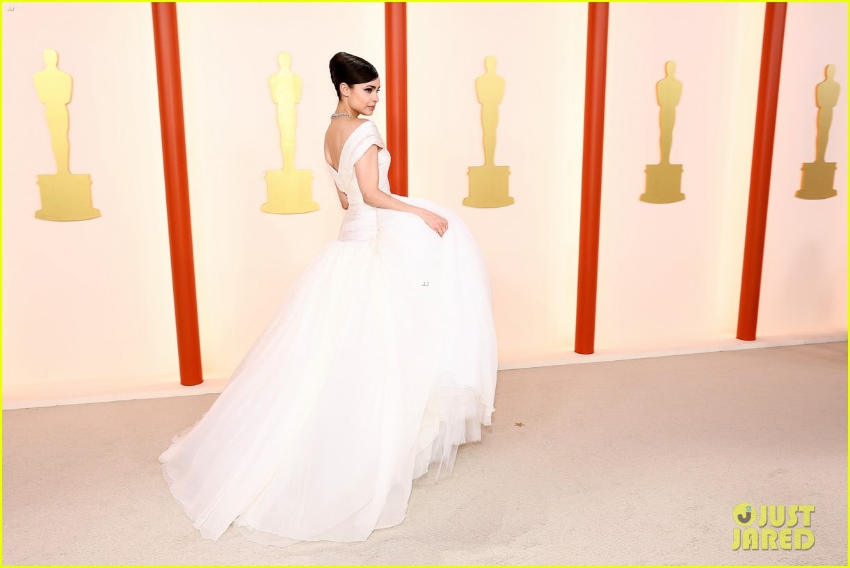 'Applause' Performer Sofia Carson Stuns in Princess Gown on Oscars 2023 Red Carpet: Photo ...