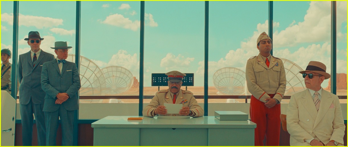 Wes Anderson's 'Asteroid City' Trailer Features an All-Star Cast in a Supernatural Situation ...