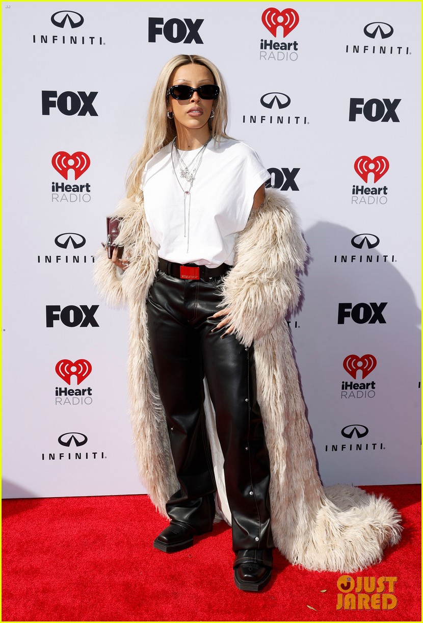 Doja Cat Picks Up First Award of the Night at iHeartRadio Music Awards ...