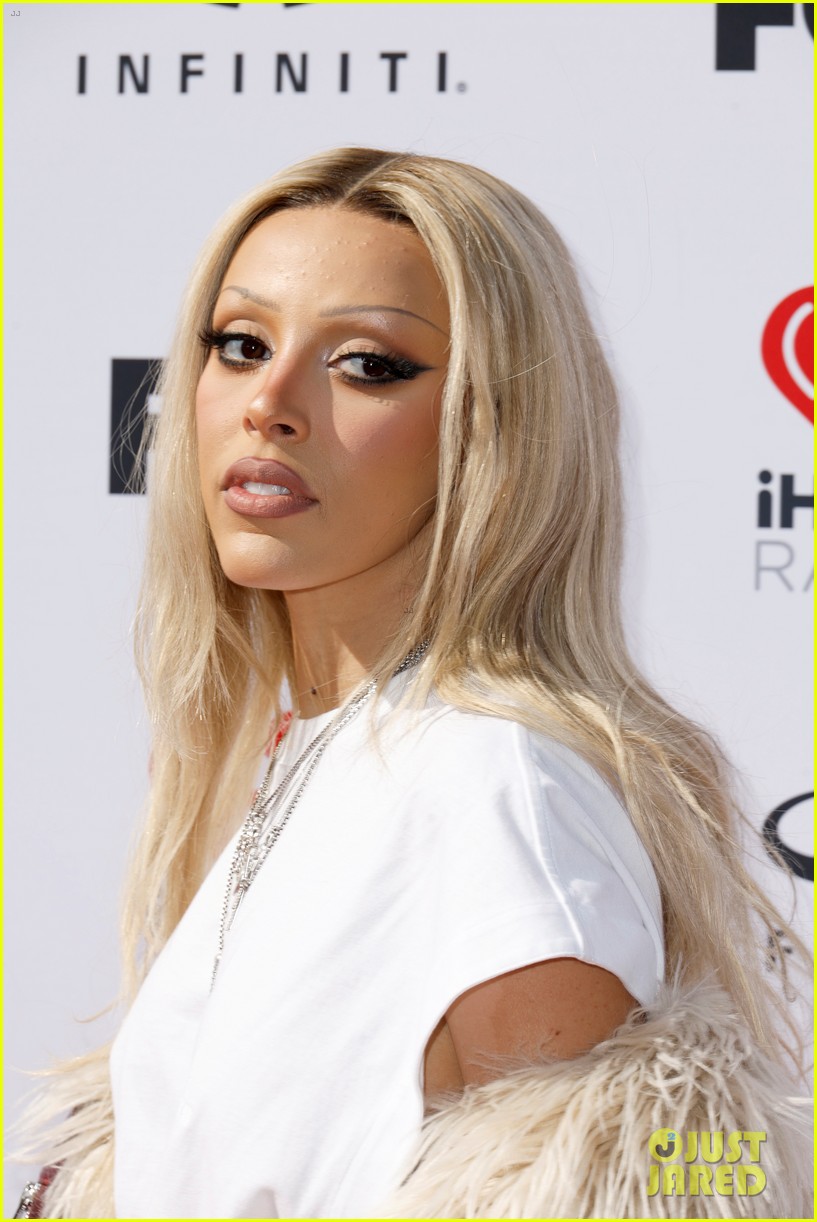 Doja Cat Picks Up First Award of the Night at iHeartRadio Music Awards ...