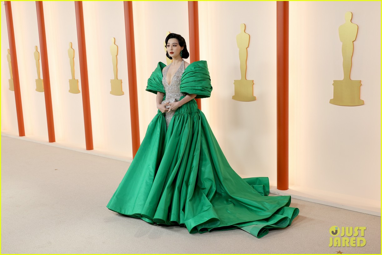 Fan Bingbing Stuns In Dazzling Green Couture Gown at 2023 Oscars: Photo ...
