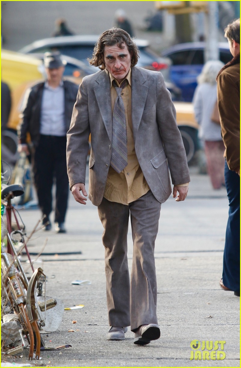 Joaquin Phoenix Looks Like A Haunting Dusty Zombie on 'Joker: Folie a ...