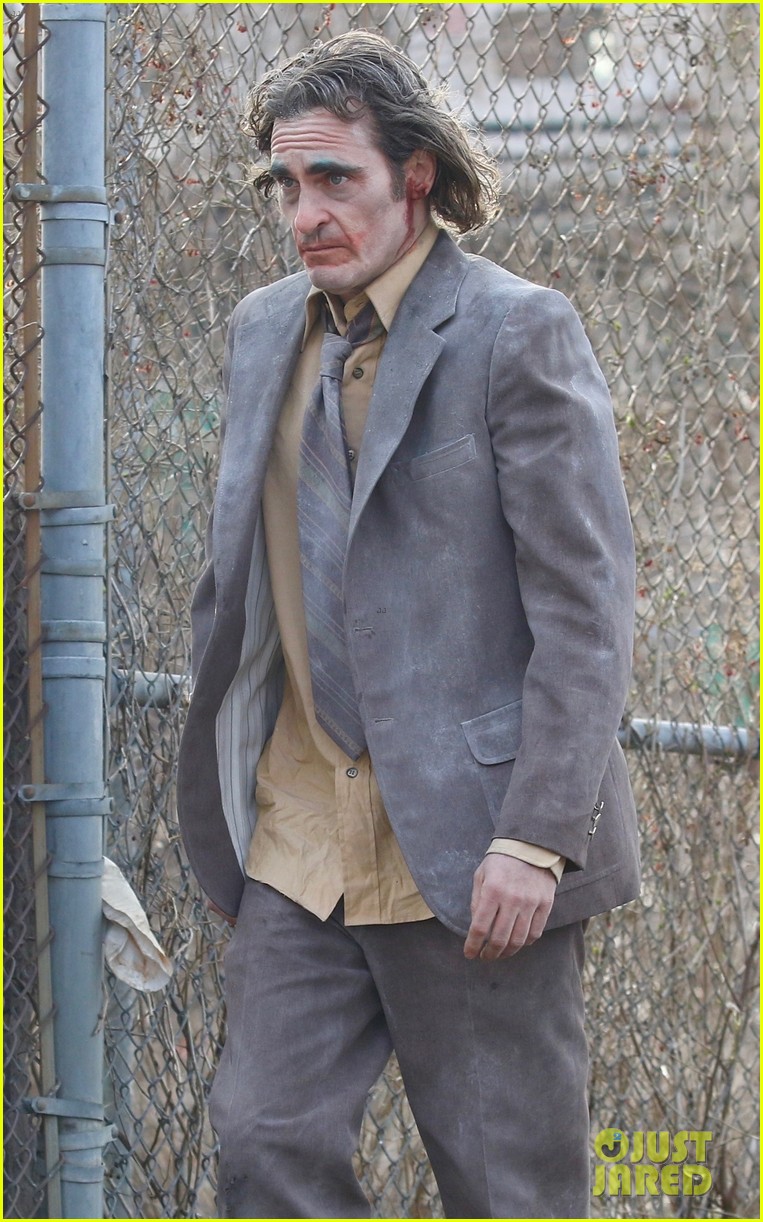 Joaquin Phoenix Looks Like A Haunting Dusty Zombie on 'Joker: Folie a ...