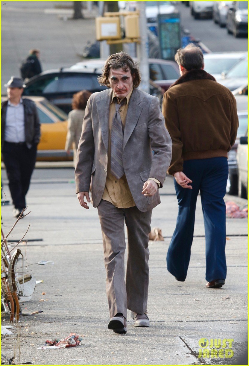 Joaquin Phoenix Looks Like A Haunting Dusty Zombie on 'Joker: Folie a ...