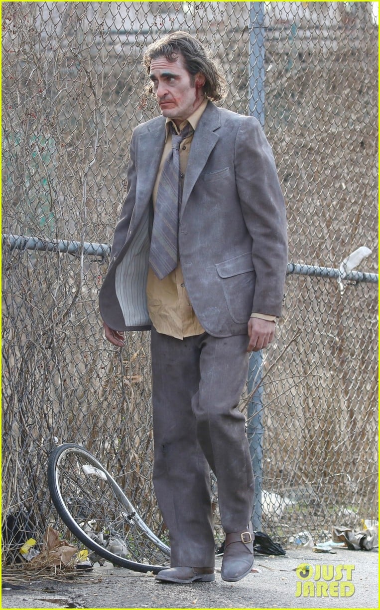 Joaquin Phoenix Looks Like A Haunting Dusty Zombie on 'Joker: Folie a ...