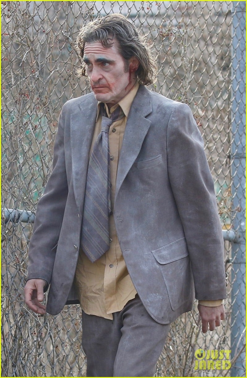 Joaquin Phoenix Looks Like A Haunting Dusty Zombie on 'Joker: Folie a ...