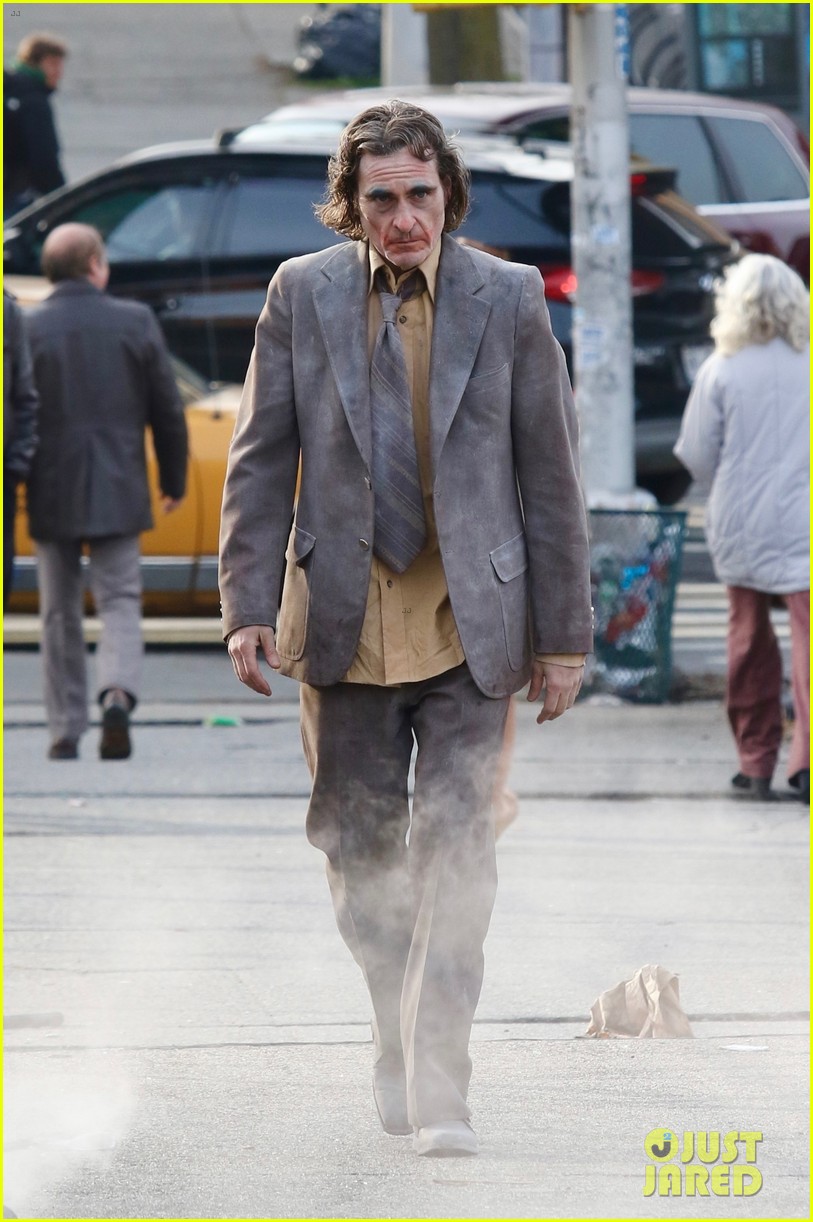 Joaquin Phoenix Looks Like A Haunting Dusty Zombie on 'Joker: Folie a ...