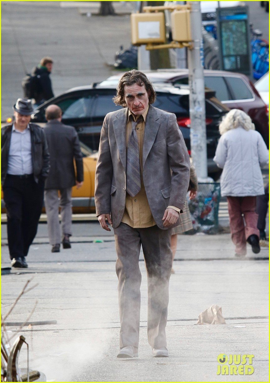 Joaquin Phoenix Looks Like A Haunting Dusty Zombie on 'Joker: Folie a ...