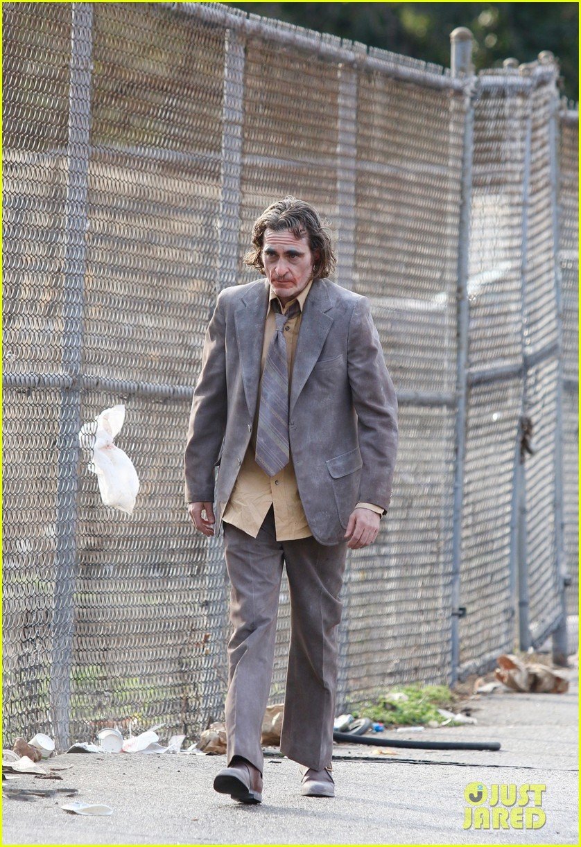 Joaquin Phoenix Looks Like A Haunting Dusty Zombie on 'Joker: Folie a ...