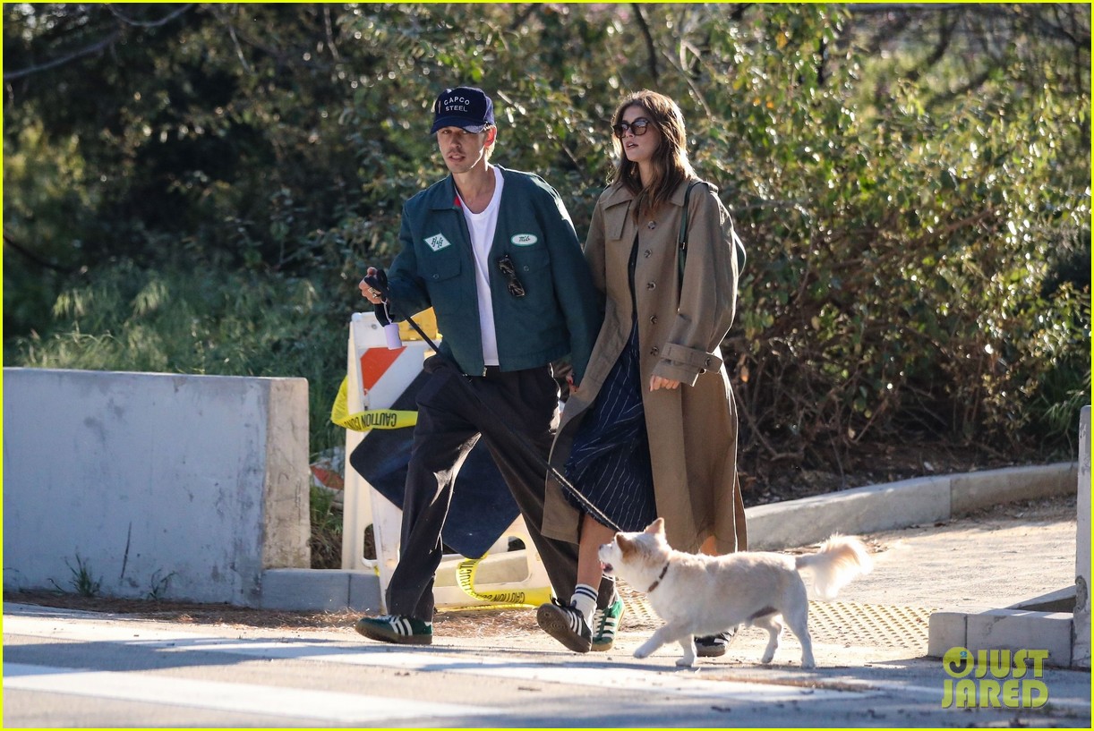 Austin Butler & Kaia Gerber Take a Romantic Walk Through Los Angeles ...