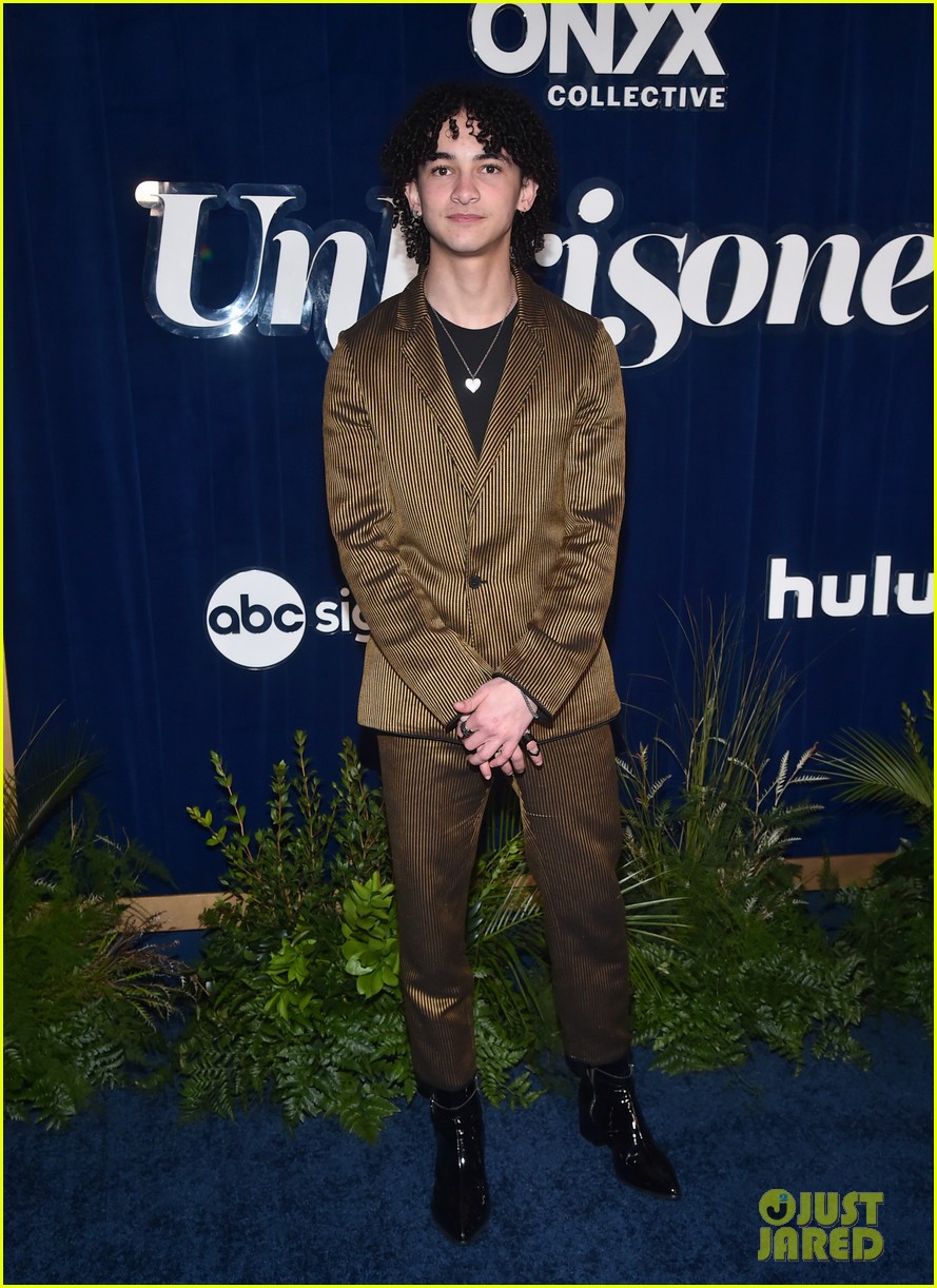 Kerry Washington Joins On-Screen Dad Delroy Lindo at 'Unprisoned ...