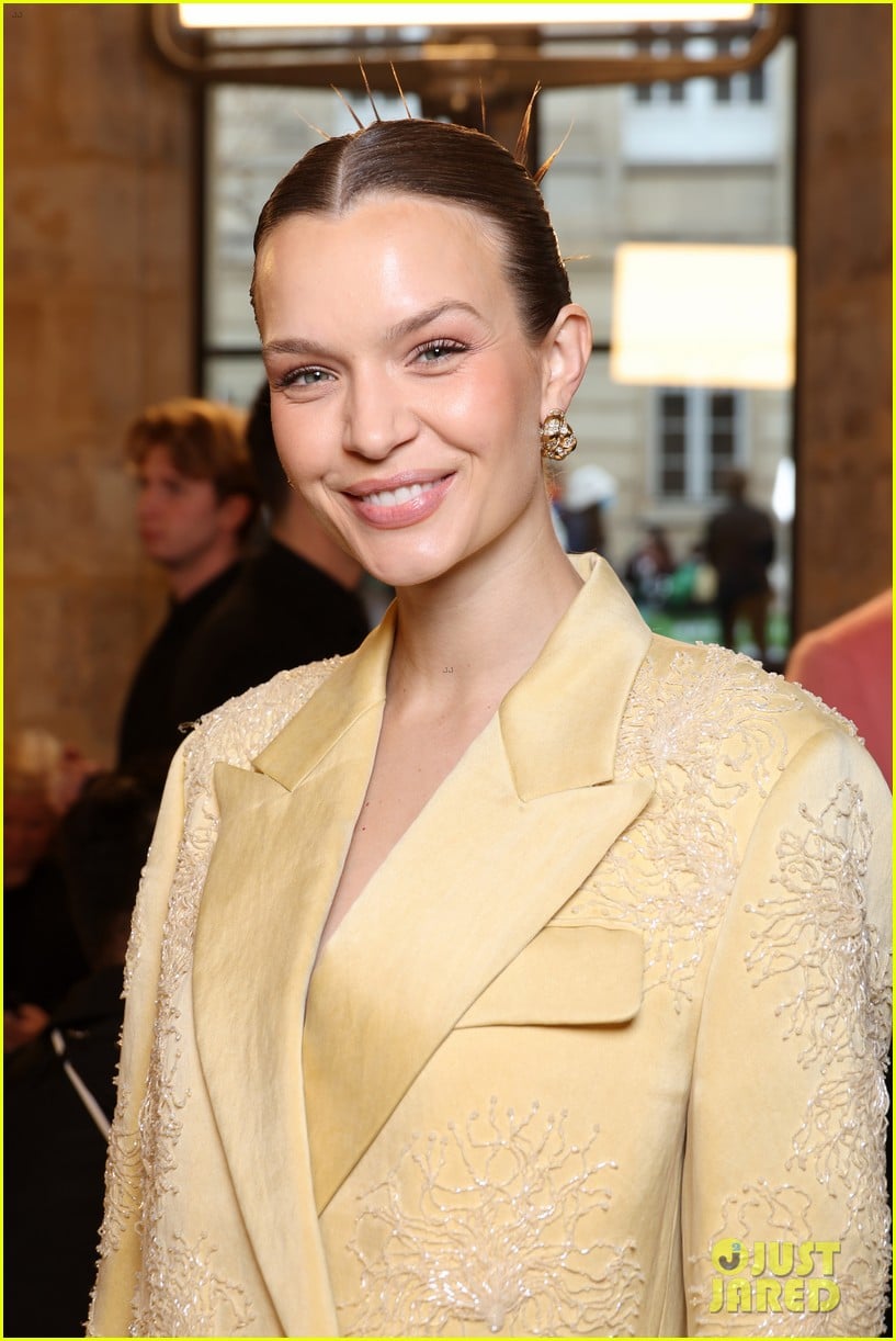 Avril Lavigne & Halsey Make A Case For Square Bags & Sharp Winged ...