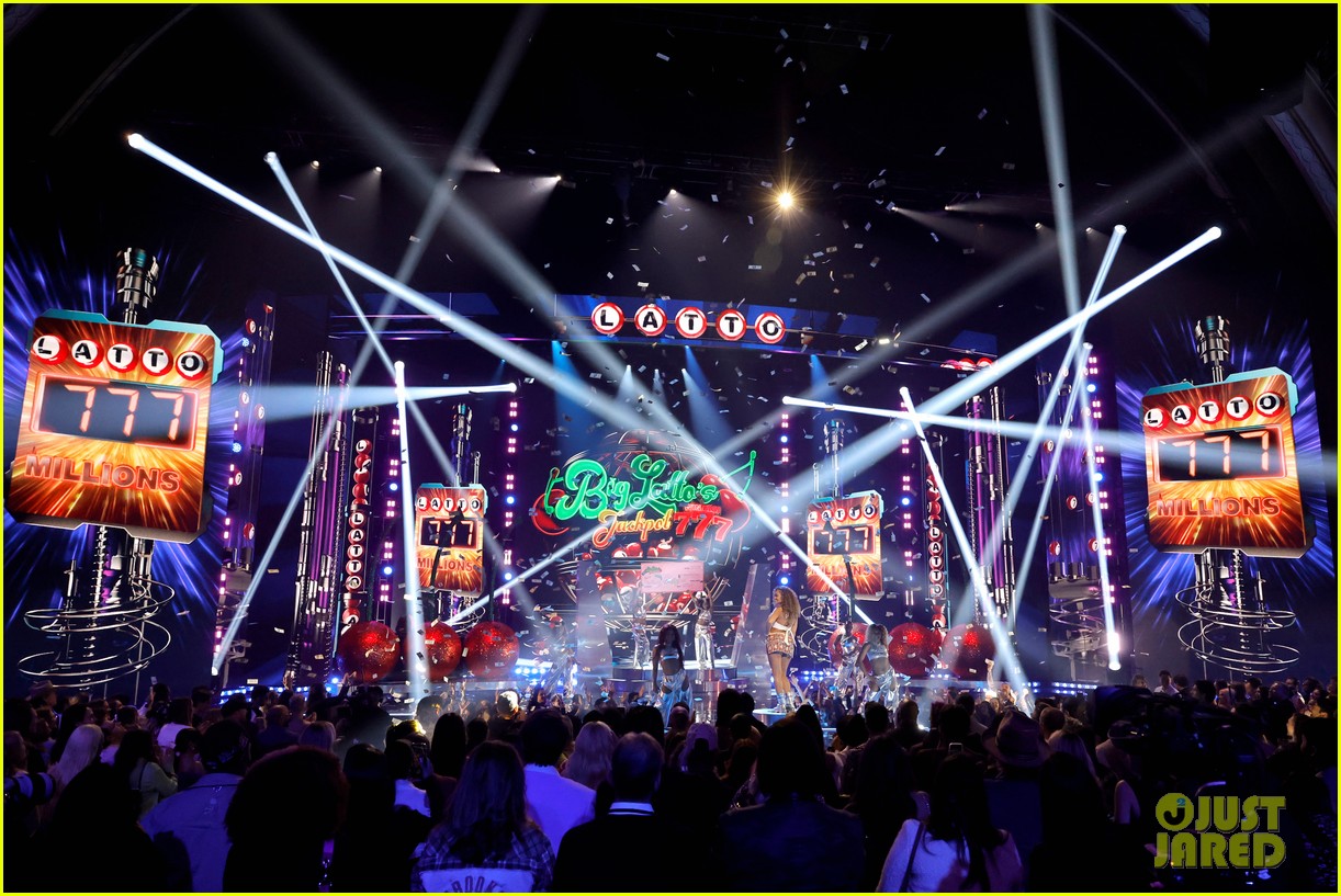 Latto Brings Big Energy to the Red Carpet & Stage, Wins Best New Hip ...