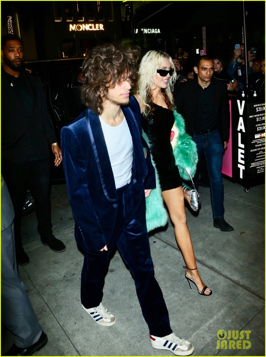 Miley Cyrus Drops New Album, Celebrates at Gucci Party with Boyfriend ...