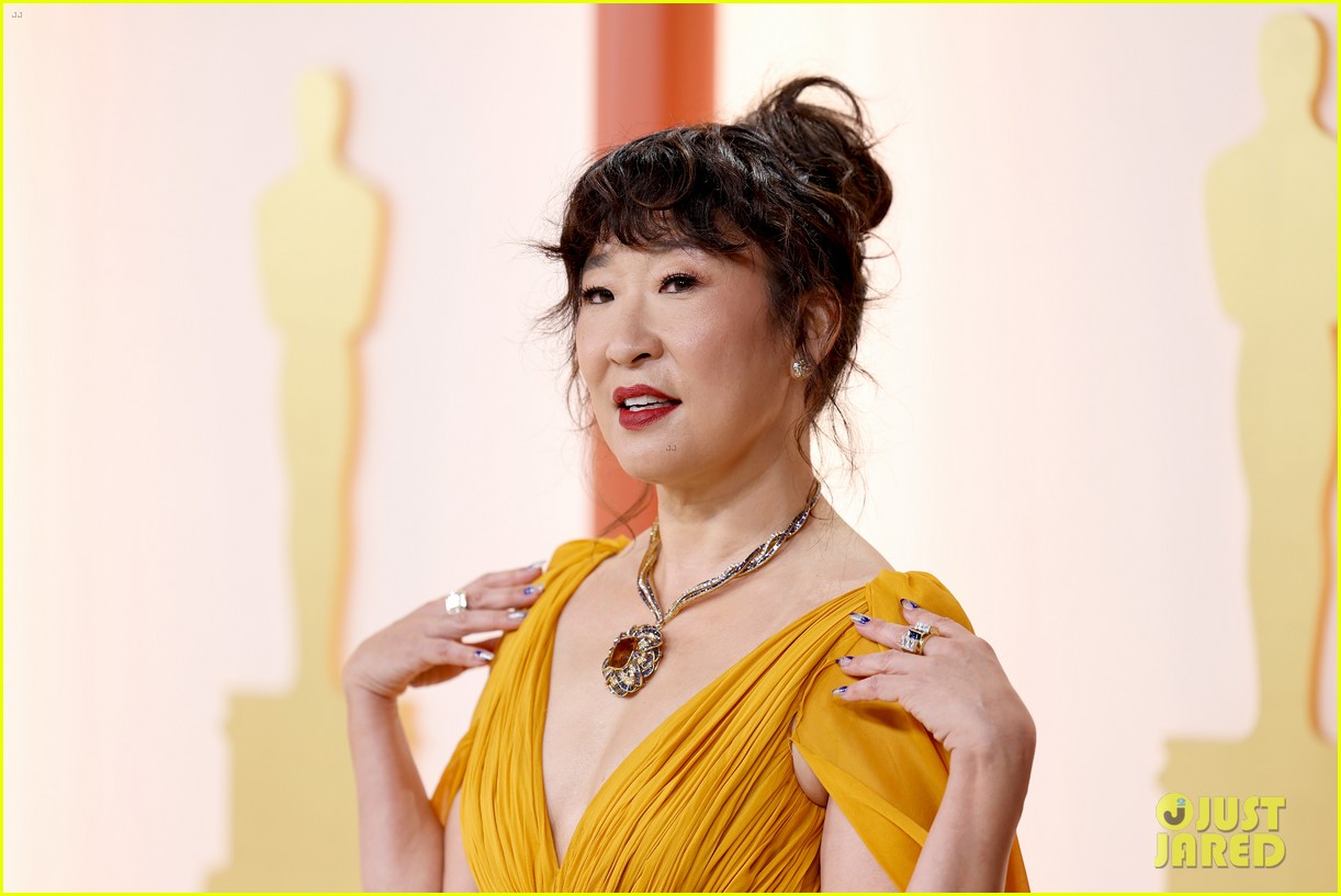 Sandra Oh Represents 'Turning Red' at Oscars 2023: Photo 4906403 ...