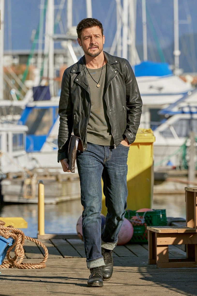 Tyler Hynes' New Hallmark Movie 'A Picture of Her' With Rhiannon Fish ...