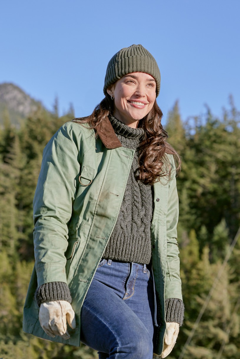 Tyler Hynes' New Hallmark Movie 'A Picture of Her' With Rhiannon Fish ...