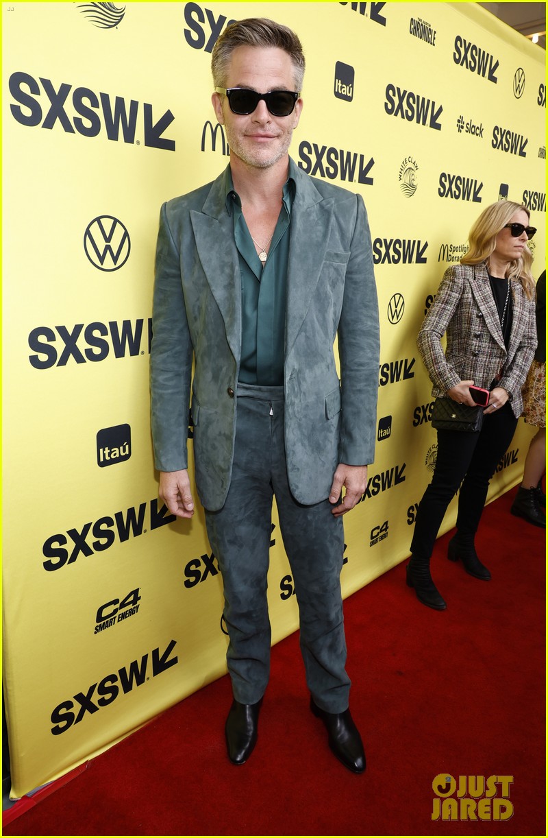 Chris Pine, Rege-Jean Page & Michelle Rodriguez Debut 'Dungeons ...