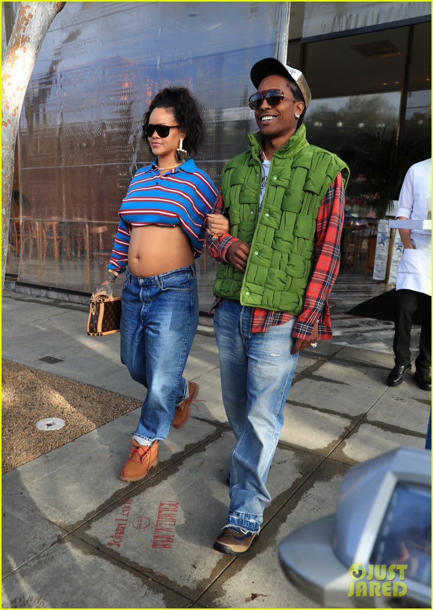 Pregnant Rihanna Bares Baby Bump in a Crop Top While Shopping with A$AP Rocky: Photo 4909182 ...