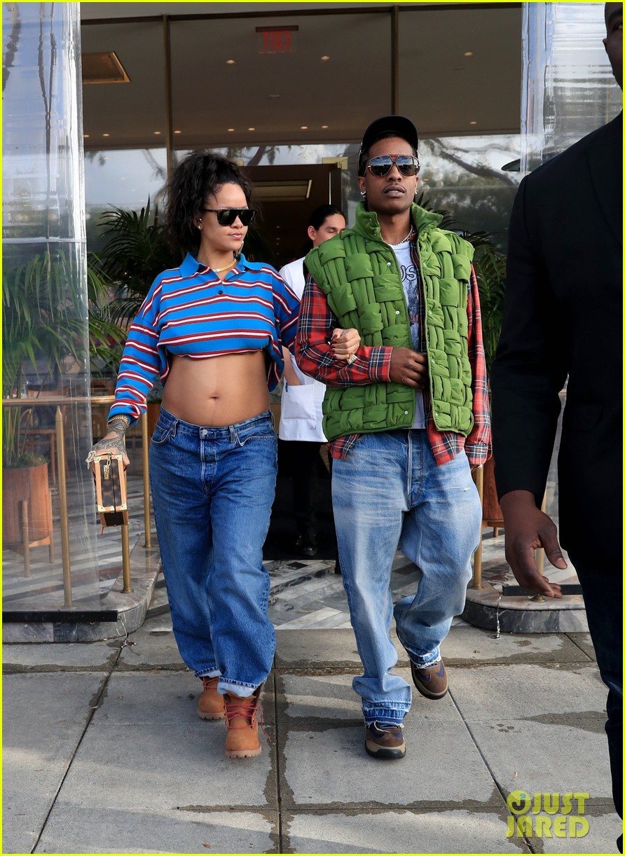 Pregnant Rihanna Bares Baby Bump in a Crop Top While Shopping with A$AP Rocky: Photo 4909194 ...