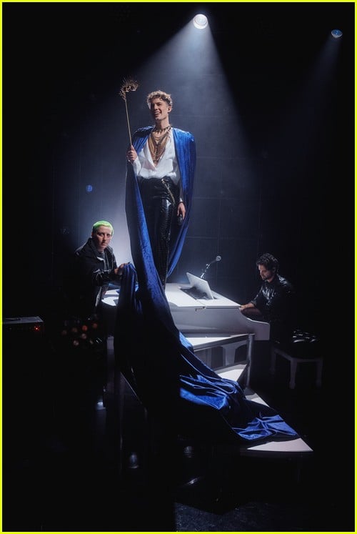 The Scarlet Opera Makes Their TV Debut With 'Alive'!: Photo 4901435 ...