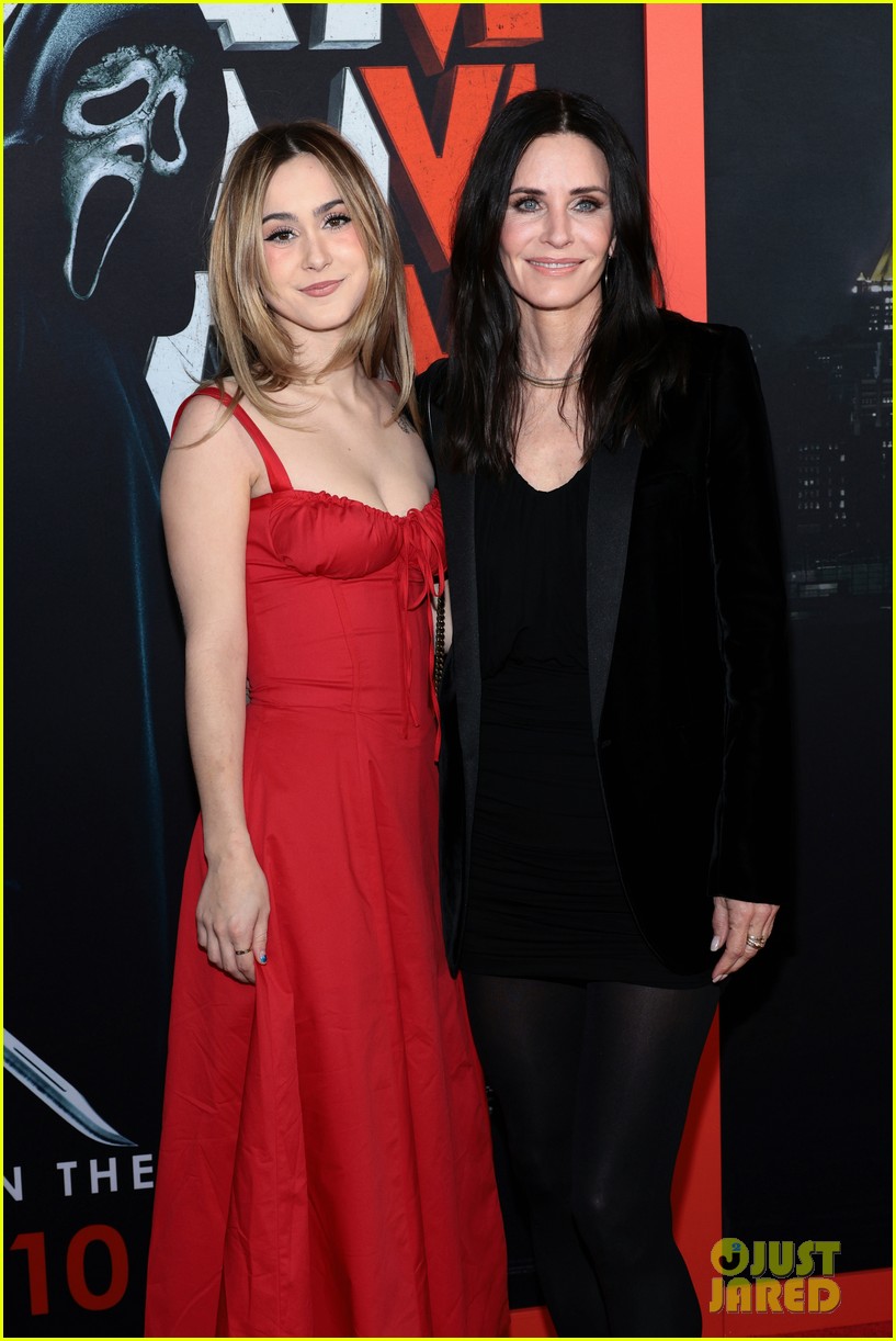 Hayden Panettiere & Courteney Cox Join the New Scream Queens at 'Scream ...