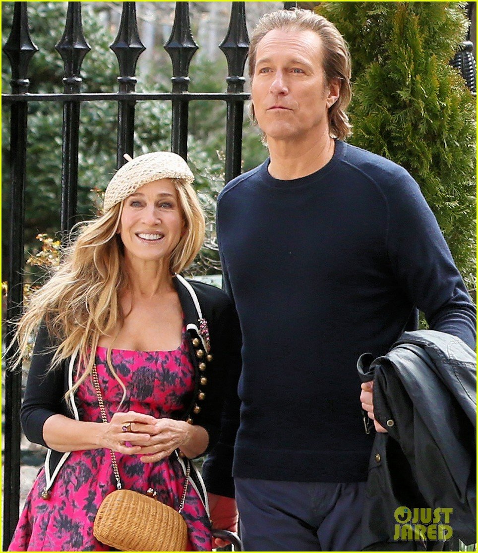 Sarah Jessica Parker & John Corbett Keep Close Filming 'And Just Like ...