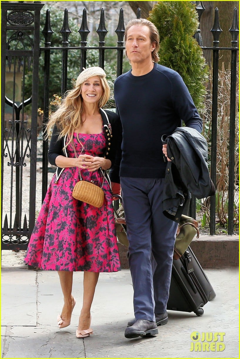 Sarah Jessica Parker & John Corbett Keep Close Filming 'And Just Like ...