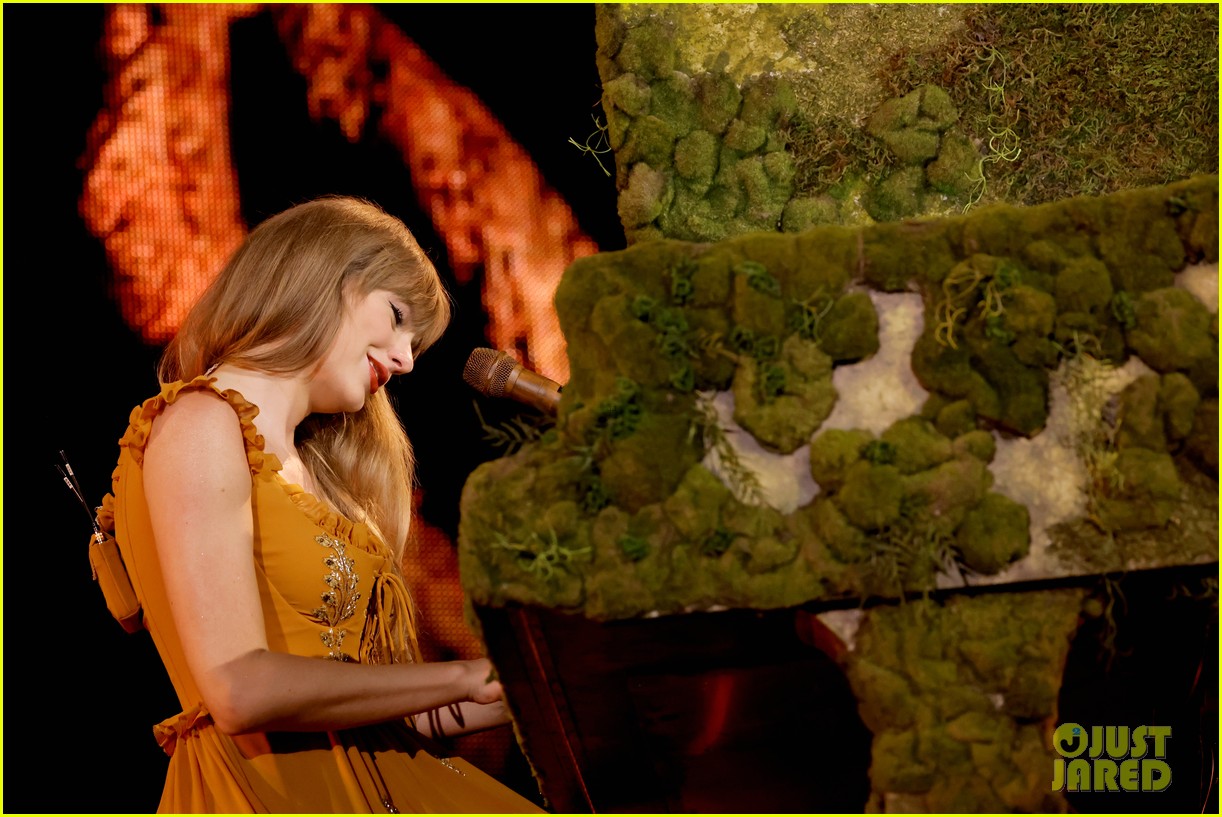 Taylor Swift's First Show of 'Eras Tour' - Over 60 Photos & Every Costume Revealed!: Photo ...