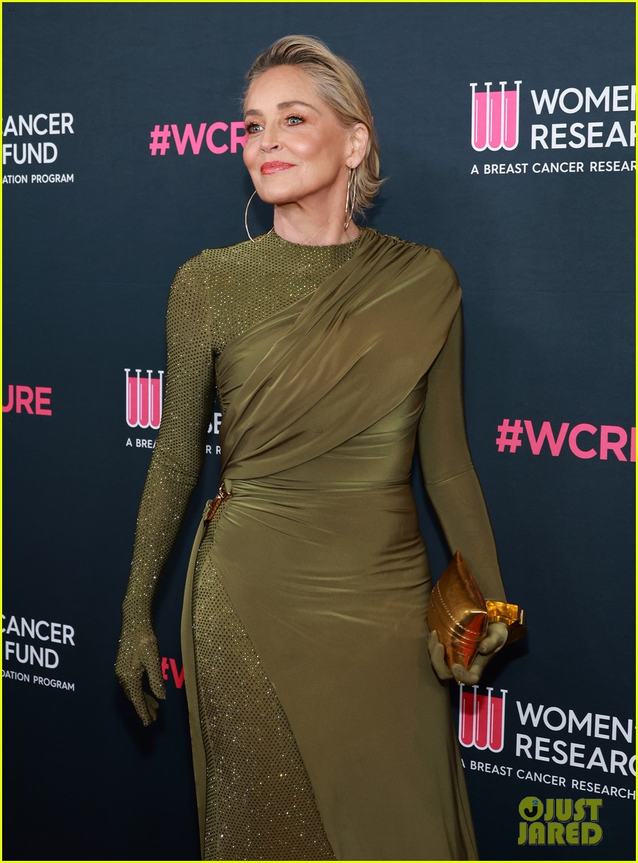 Adam Levine & Behati Prinsloo Pack On The PDA at the Unforgettable ...