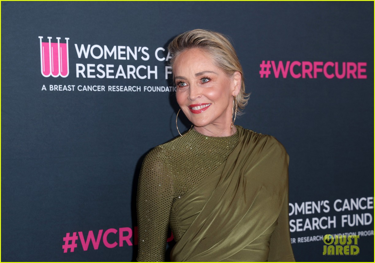 Adam Levine & Behati Prinsloo Pack On The PDA at the Unforgettable Evening Benefit Gala 2023 ...