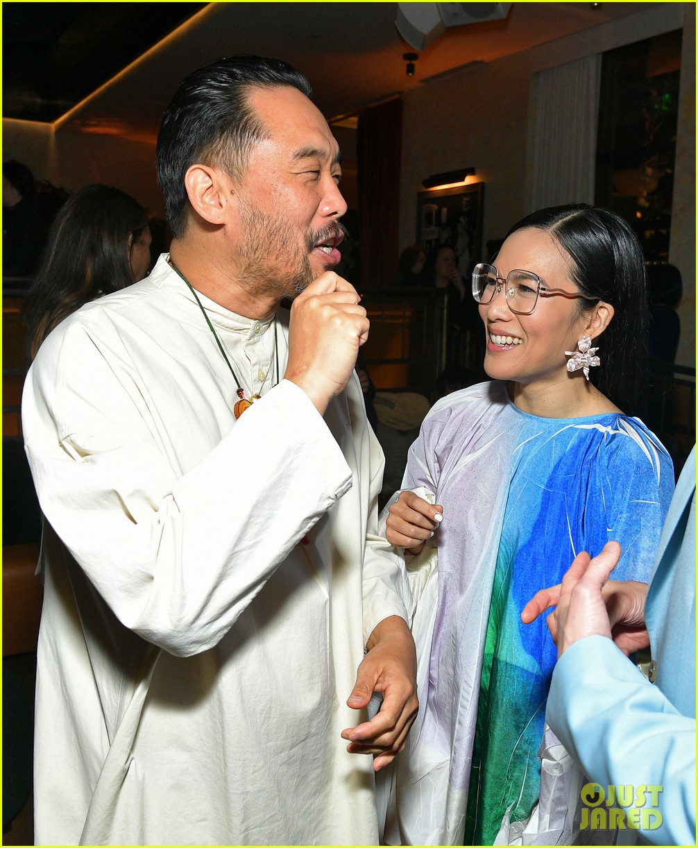 Ali Wong & Steven Yeun Step Out for Netflix's 'BEEF' Premiere in L.A.: Photo 4916155 | Steven ...